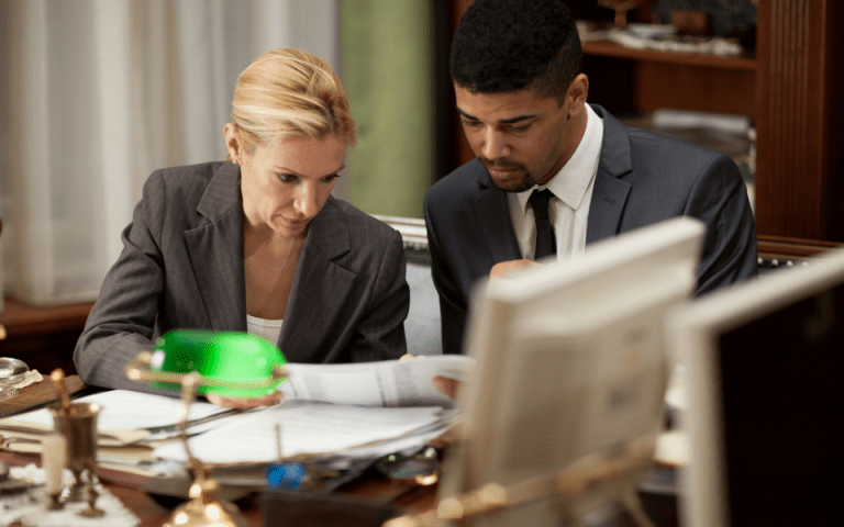What is the Difference Between Paralegals and Legal Assistants?